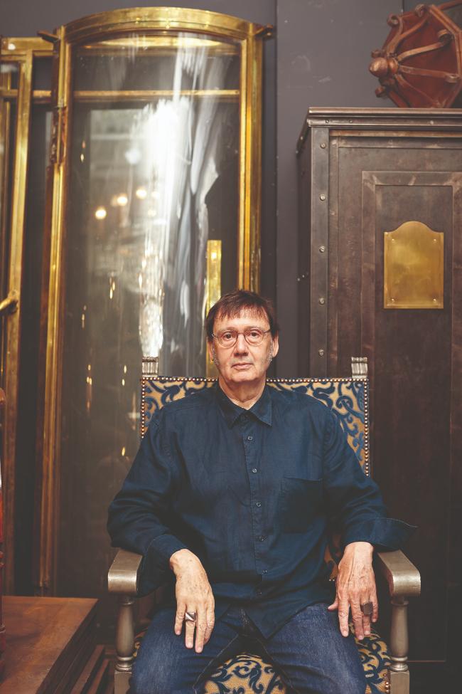 People of Puces: the Antique Sellers of Paris - France Today