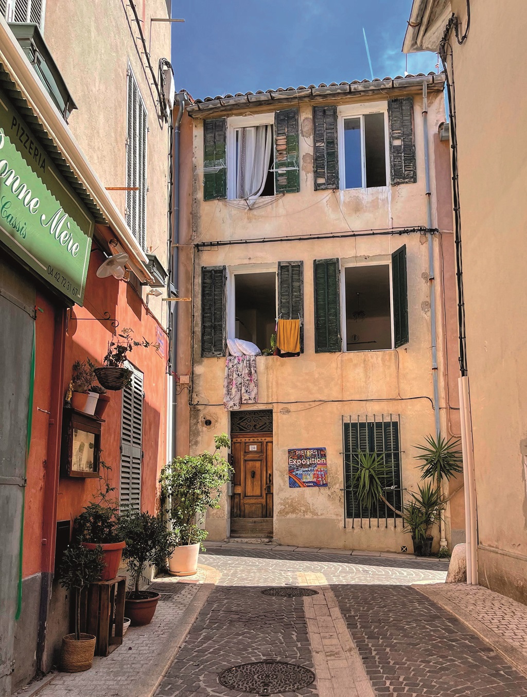 Lessons in French Life: Courant Affairs - France Today